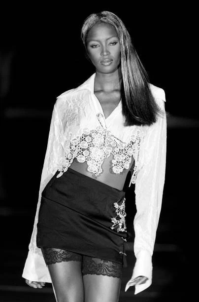 NAOMI CAMPBELL MODEL in a Gianni Versace fashion show 1993 Old Photo 7 EUR 6,67 - PicClick IT