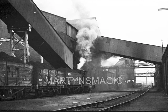 R-35MM RAILWAY NEGATIVE Pecket Raven shunting around Huncoat Colliery ...