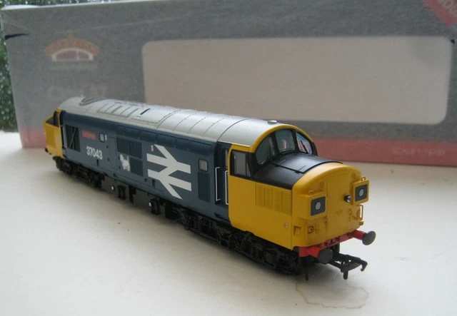 BACHMANN 35-304 CLASS 37 /0 Split Headcode 37043 Loch Lomond SFX Sound ...