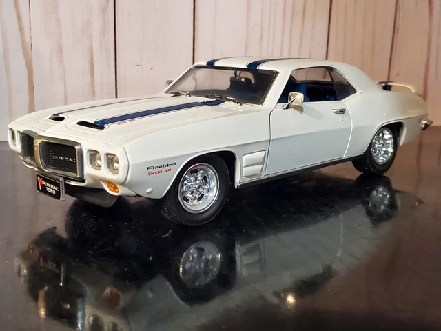 ROAD SIGNATURE 1969 Pontiac Firebird Trans Am 1:18 Scale Diecast Model ...