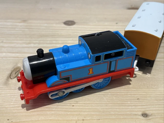 THOMAS TRACKMASTER THOMAS ANNIE AND CLARABEL Treno batteria EUR 7,03 ...