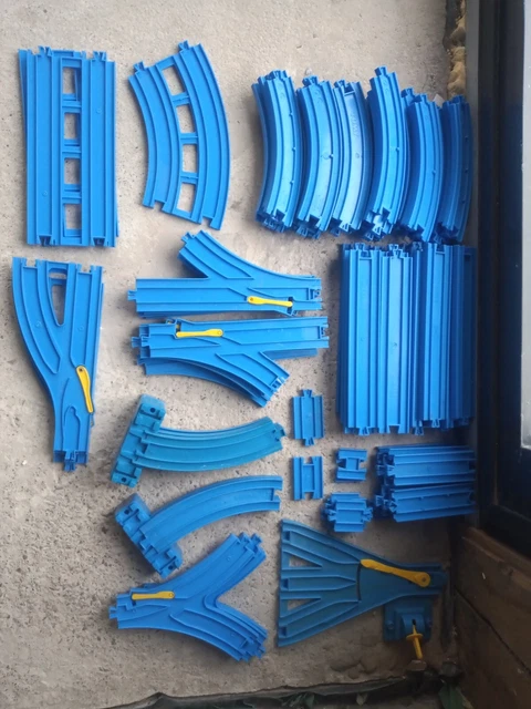 TOMY TRACKMASTER THOMAS The Tank Engine Blue Train Track 94 Pieces ...