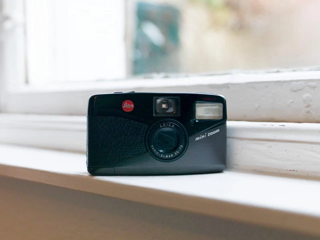 LEICA MINI ZOOM / Compact 35mm Film Camera / 35-70mm Vario Elmar Lens ...