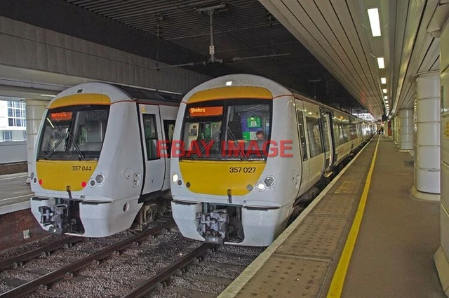 PHOTO C2C Class 357S 357044 And 357027 At London Fenchurch Street. £1.65 - PicClick UK