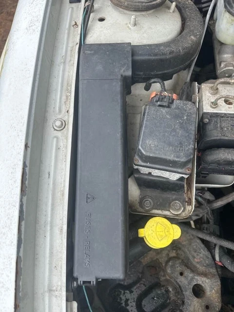 2003 HOLDEN VY Commodore Engine Bay Fuse Box Berlina Calais 02-06 #B187 ...