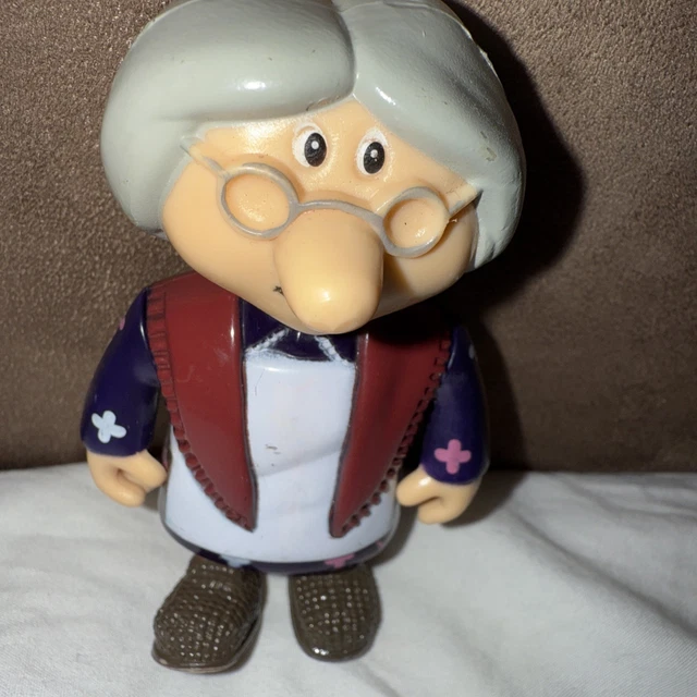 VINTAGE POSTMAN PAT Mrs Goggins 3.5" Toy Action Figure 2005 £11.85 ...