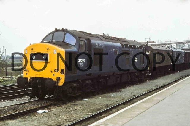 UK DIESEL TRAIN Railway Photograph Of Class 37 Loco 37220. Rm37-765 £1. ...