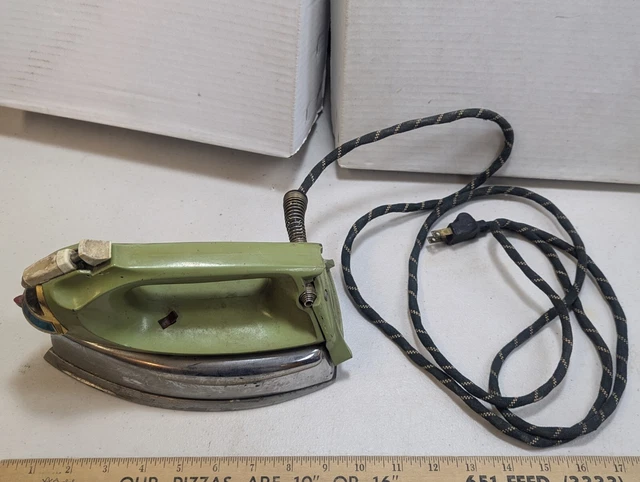 VINTAGE PROCTOR-SILEX DELUXE Steam Dry Iron - Model 13115 Avocado Green ...