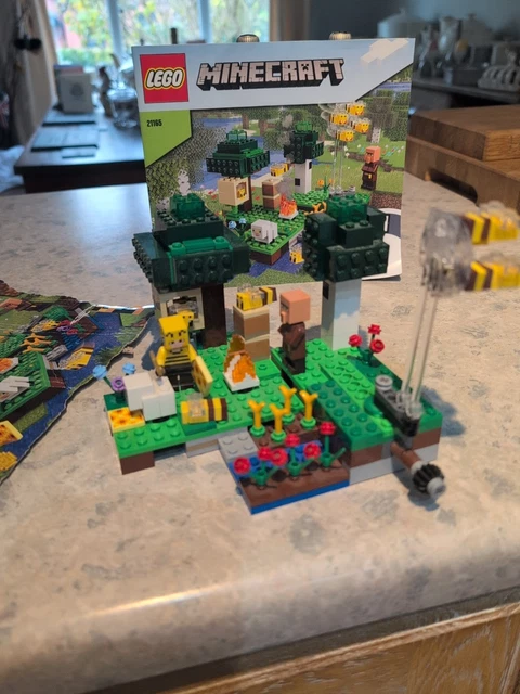 LEGO MINECRAFT THE Bee Farm 21165 Collectible Building Set £10.53 ...