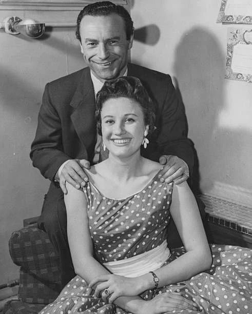 ACTRESS ELIZABETH LARNER fiance Wasps rugby player Peter Lascel- 1956 ...