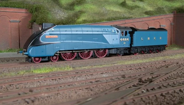 HORNBY R30264 OO Gauge Hornby Dublo: LNER, Class A4, 4-6-2, 4464 ...