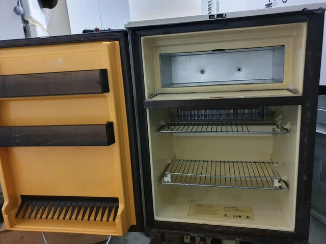 ELECTROLUX RM360 2 Way, Gas/240V Fridge/Freezer $150.00 - PicClick AU