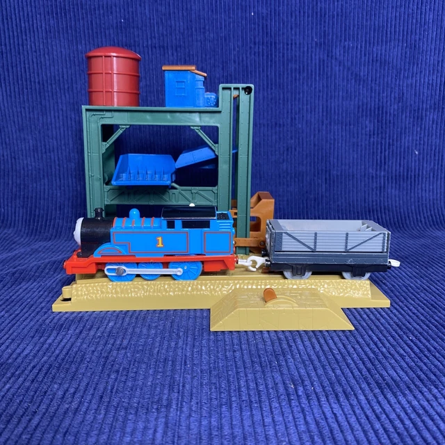 THOMAS FRIENDS TRACKMASTER Farmer McColl's Hay Loader Tipping ...