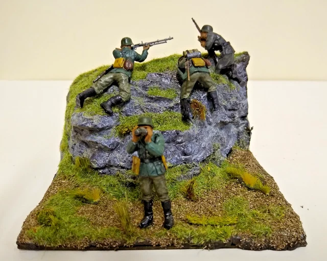 WW2, 1/35 Scale Model Of German Soldiers Scaling A Ridge Ready To ...