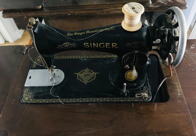 ANTIQUE MECHANICAL SINGER Treadle Sewing Machine Folding Into Classsic ...