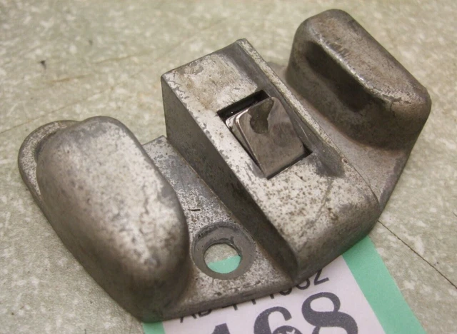 MORRIS MINOR 4-DOOR rear door striker plate/catch-plate N/S/R AAA1579 £ ...