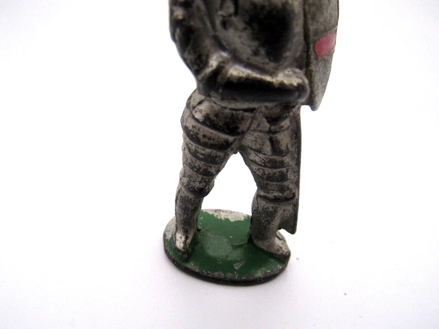 VINTAGE BARCLAY MANOIL Lead Metal Armored Knight with Shield & Sword ...