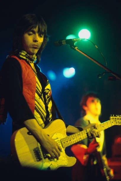 SCOTTISH MUSICIAN GUITARIST Jimmy Mcculloch Performing 1976 Old Music ...