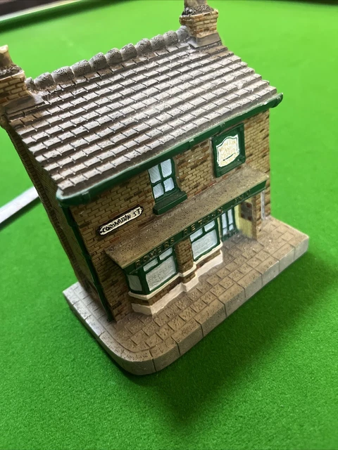 VINTAGE CORONATION STREET Rovers Return Ornament Henderson Group ...