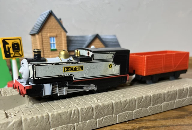 THOMAS & FRIENDS TrackMaster Train Fearless Freddie Motorized Engine ...