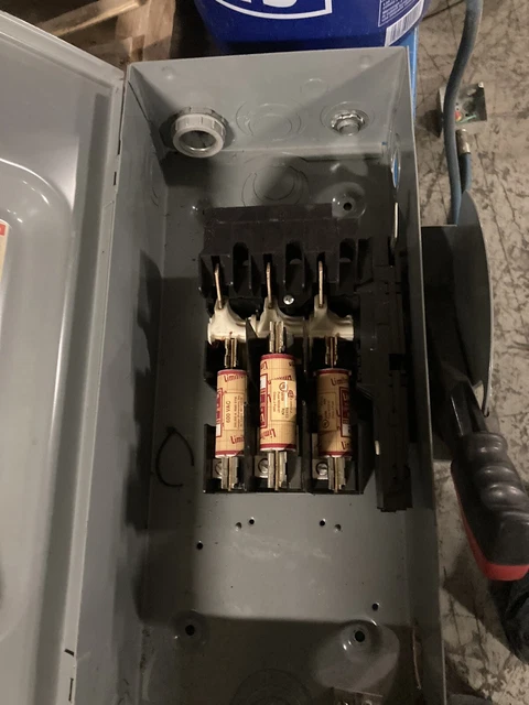 SQUARE D 3 Phase 100A NEMA 3R Safety Switch H363 with Fuses Installed ...