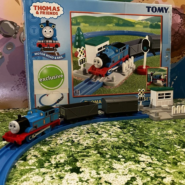 TOMY THOMAS THE TANK ENGINE SET Motor Road & Rail Thomas & Friends ...