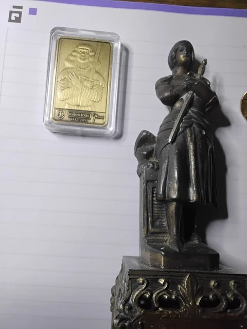 LOT BROCANTE JEANNE D'arc statuette ancienne en régule, broche plaqué ...