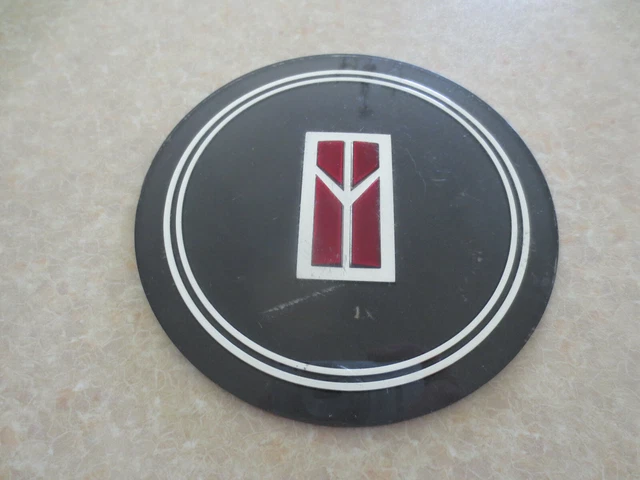 ORIGINAL OLDSMOBILE CAR round plastic badge / emblem - - $30.00 ...