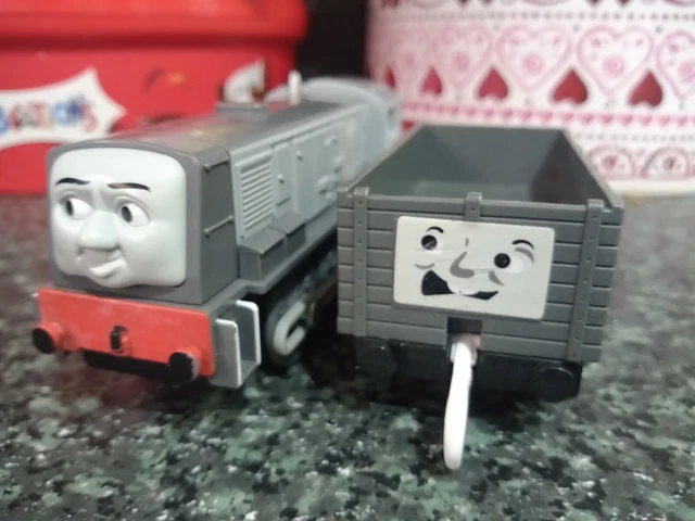 THOMAS AND FRIENDS Tomy Trackmaster motorized battery operated Dennis ...