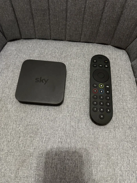 SKY STREAM PUCK TV Streaming Box IP061-EF-ANT Remote Power And HDMI ...