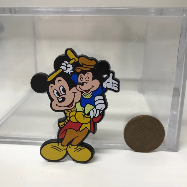RETRO MICKEY MOUSE Bob Cratchit Christmas Carol plastic badge Disney ...