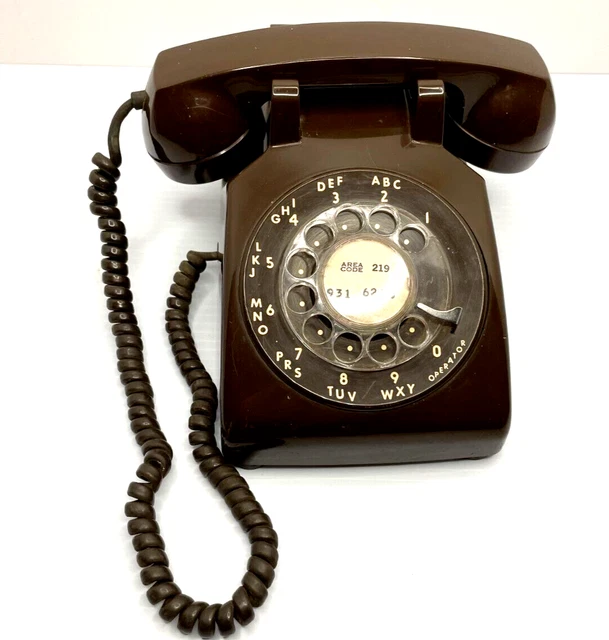 VINTAGE ITT CHOCOLATE Brown Rotary Dial Desk Table Top Telephone Movie ...