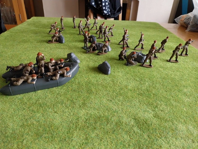 AIRFIX BRITISH COMMANDOES 1/32scale Soldiers With Dinghy And Scenery £ ...