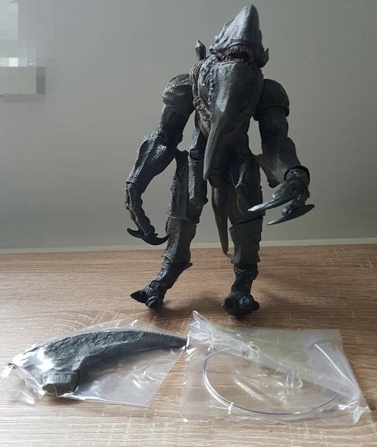 NECA PACIFIC RIM Action Figure - Mutavore Deluxe Figure EUR 137,50 ...