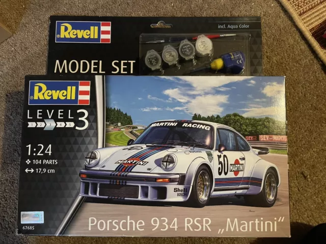 REVELL 07685 PORSCHE 934 RSR Martini (1:24 Scale) Model Kit EUR 35,79 - PicClick DE