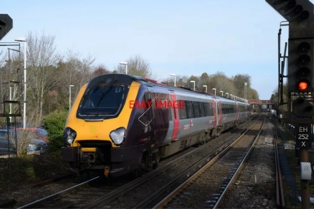 PHOTO CLASS 220 Voyager 4-Car Dmu No 220 012 Departs Winchester On The ...