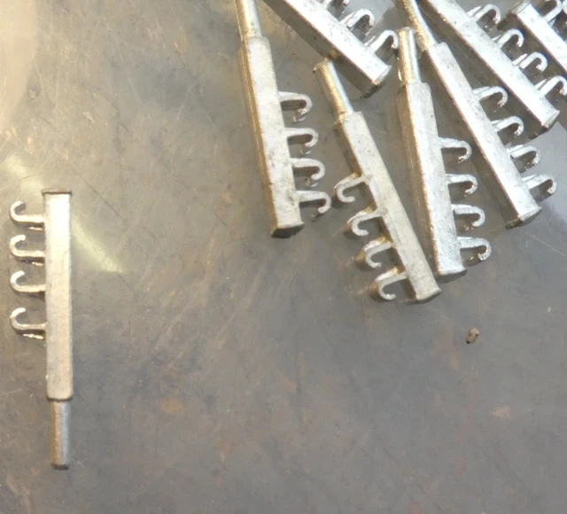 LONDON UNDERGROUND LINESIDE cable hangers support posts model railway ...