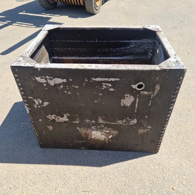 VINTAGE GALVANISED WATER tank Riveted, Upcycle Garden Planter ...