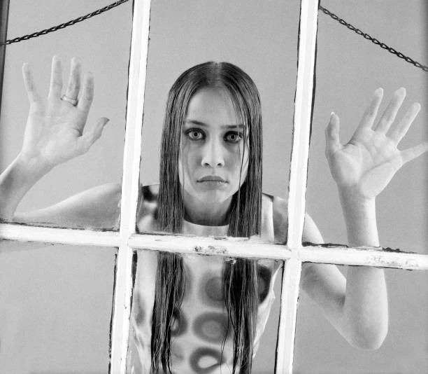 AMERICAN SINGER PIANIST Fiona Apple poses for a portrait circa Sep ...