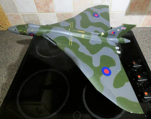 CORGI AVIATION ARCHIVE Vulcan Bomber XH558 Vulcan to the Sky. 1:72 ...