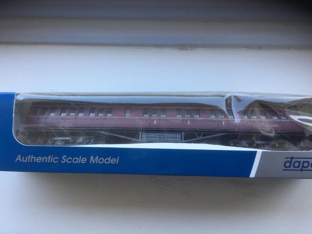 DAPOL 4P-010-017 - Stanier 57ft Non Corridor Compo Coach Carmine Lined ...