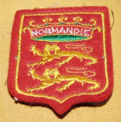 ANCIEN ÉCUSSON À coudre feutre brodé blason Normandie rouge neuf Vintage patch EUR 4,00 ...