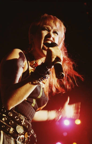 CYNDI LAUPER LIVE At The Lyceum Theatre London 1984 OLD MUSIC PHOTO 8 ...