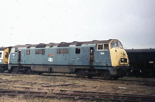 ORIGINAL COLOUR SLIDE of D824 BR Warship class diesel hydraulic loco £ ...