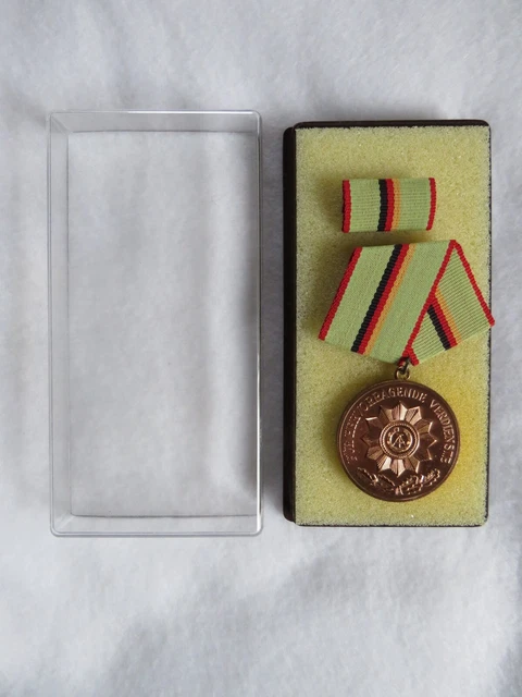 DDR - ORDEN mit Spange u. Etui - "Für Hervorragende Dienste"- MDI, VP ...