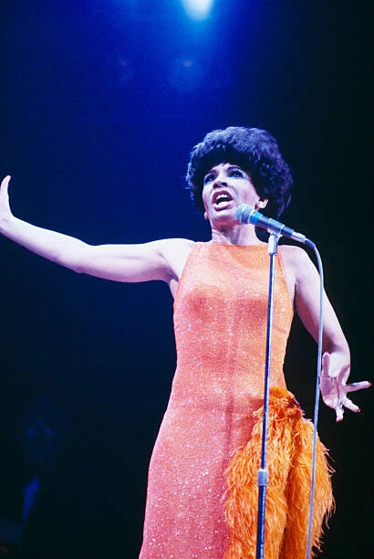 WELSH SINGER SHIRLEY Bassey Performs On Stage 1978 1 Old Music Photo $9 ...