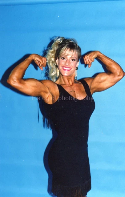 FEMALE BODYBUILDER PRETTY Girl FOUND PHOTO Color MUSCLE WOMAN Original ...