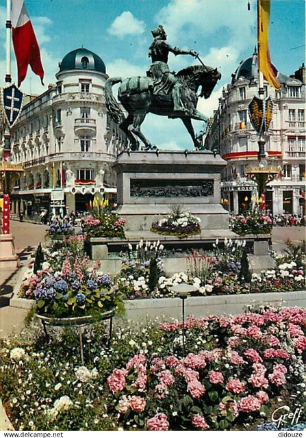 45 - ORLÉANS - Place du Martroi - Statue équestre de Jeanne d'Arc - CPM - Voir S EUR 1,50 ...