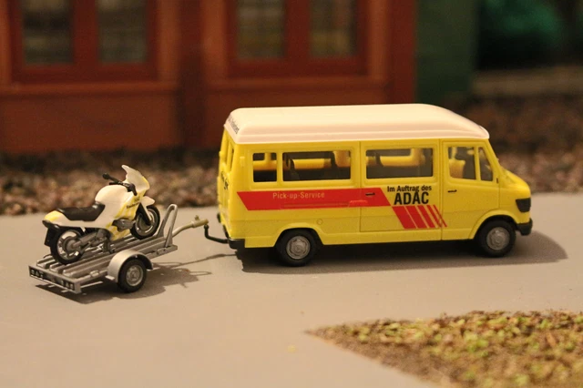 HERPA 043038 MERCEDES-BENZ 207 D Bus mit Motorrad BMW R 1100 RS ADAC ...