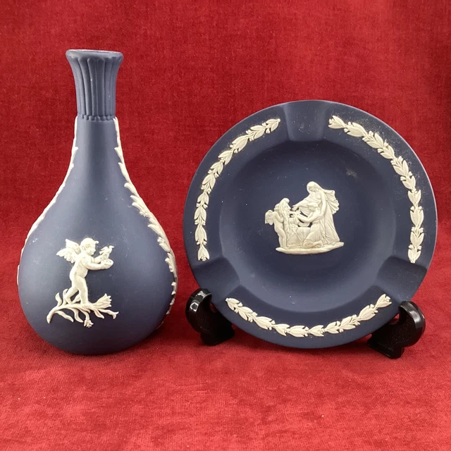 VINTAGE WEDGWOOD NAVY Royal Blue Jasperware Cherub Ashtray & Bud Vase ...